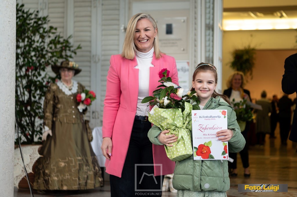 [FOTO] Održana 16. međunarodna izložba kamelija: Đurđica Barišić ...